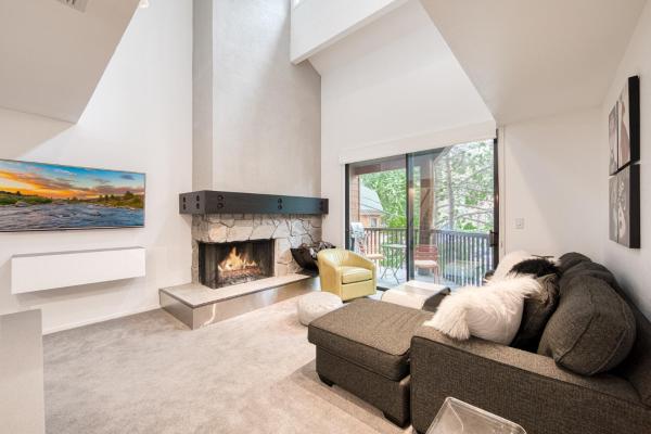 River Run # 15 By Tahoe Getaways - 2 Br W Private Balcony, River Views & Shuttle - Five Lakes