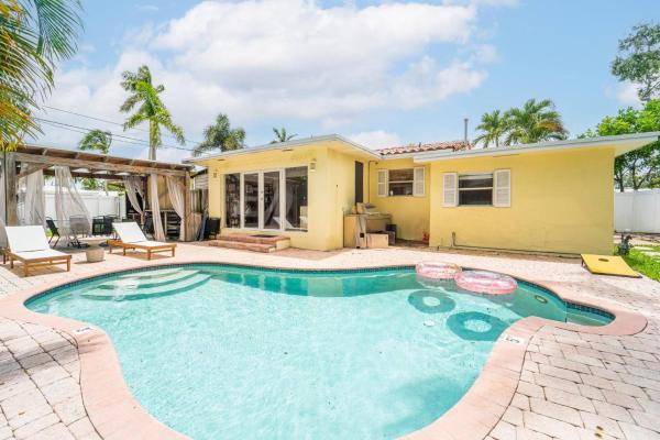 Tropical 4bd Villa W Pool, Games & Bbq By Beach - Pompano Beach, FL
