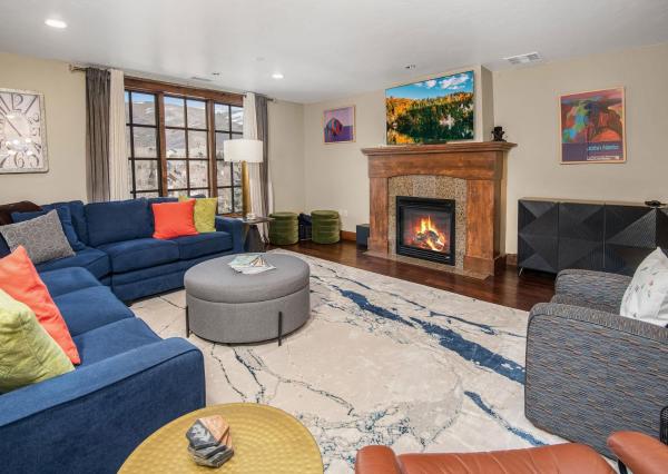 Avon Ascent Retreat Indoor Pool Ski Shuttle - Avon, CO