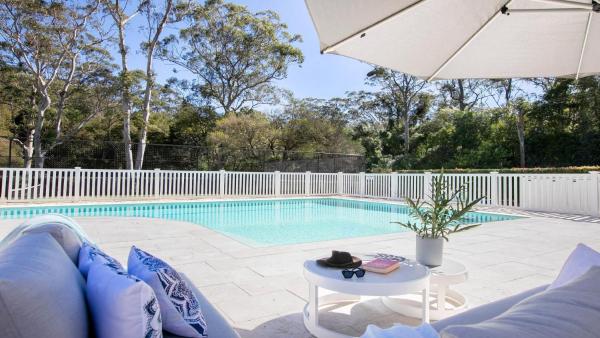 Resort Style Living With Pool, Tennis Court And Beach - Terrigal