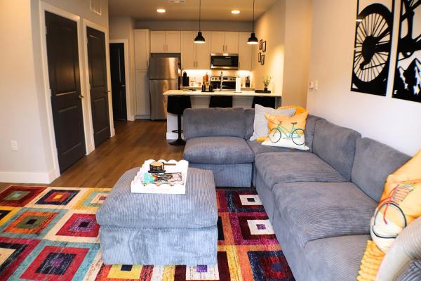 Deluxe Apt, Heated Pool Amp, Uark, Topgolf - Lowell, AR