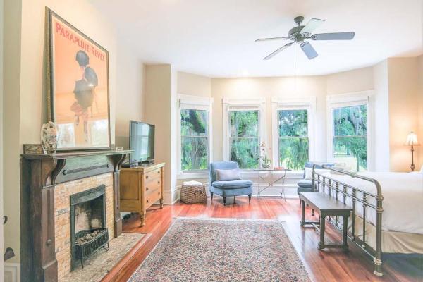 Delia Row - 905b By Lucky Savannah - Savannah, GA