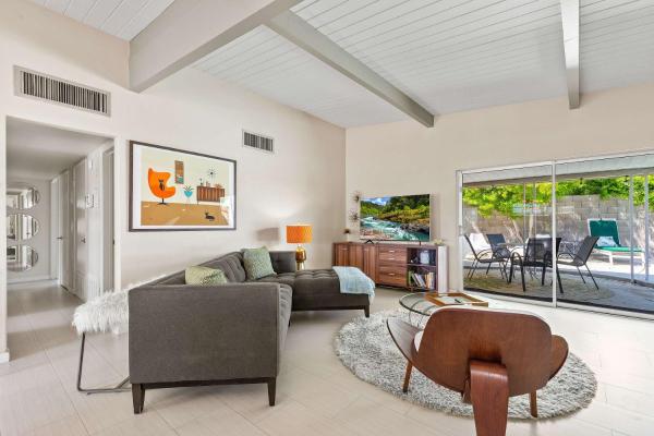 Navigate Stays Palm Springs Home With Pool & Style - Palm Springs, CA