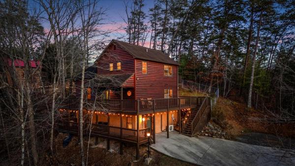 Hilltop Oasis, Strip 4 Min, Hot Tub, Games, Pets - Gatlinburg, TN