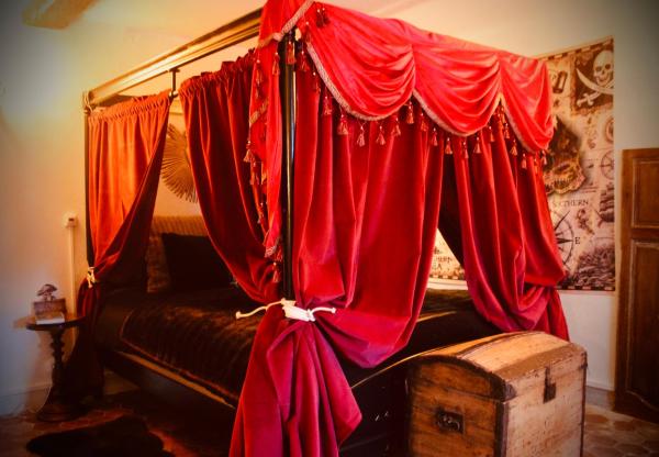 Logement Insolite La Cachette Des Pirates, Jacuzzi, Ciné Et Pop Corn - Noailles