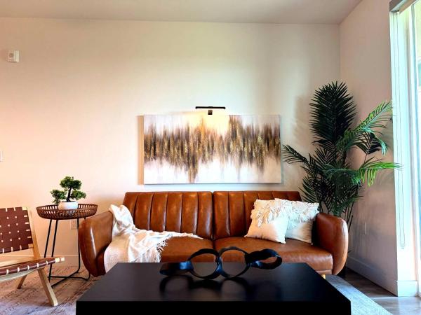 Luxury Haven 10 Min From Disneyland With Pool & Gym - Irvine, CA