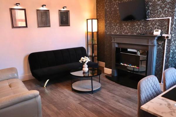 Blooming 2 Bedroom Property - Leeds
