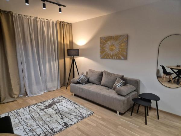 Smichov Luxury Apartments With Free Parking - Prague