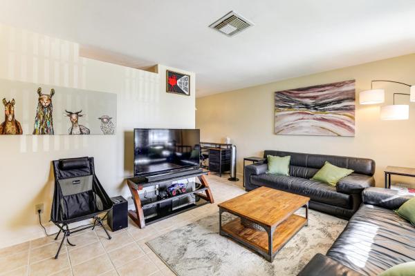 2 Mi To Shore Riviera Beach Retreat With Yard - West Palm Beach, FL