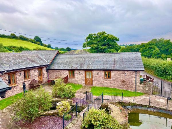 Stone Built Barn In A Beautiful Rural Setting - Newport