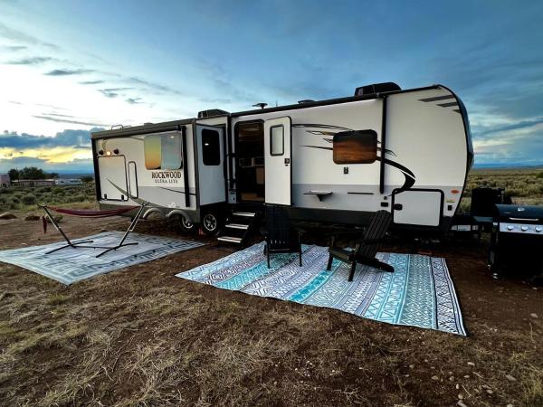 Spacious Camper On A Llama Rescue Ranch With Stunning Views Near Questa, New Mexico - New Mexico