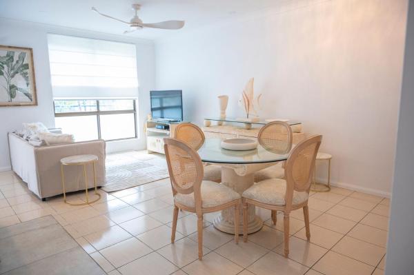 Montipora Luxe Beachside Apartment - Airlie Beach