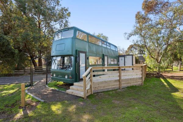Bus Life Sleep Play & Farm Views - Geelong