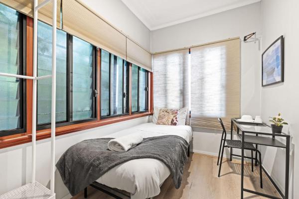 Cozy Private Single Room In Carramar - Nearby Station & Shops - Shared Bathroom - Guildford