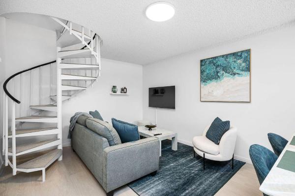 Modern Highgate Townhouse Walk To Beaufort St & Hbf Park - Belmont