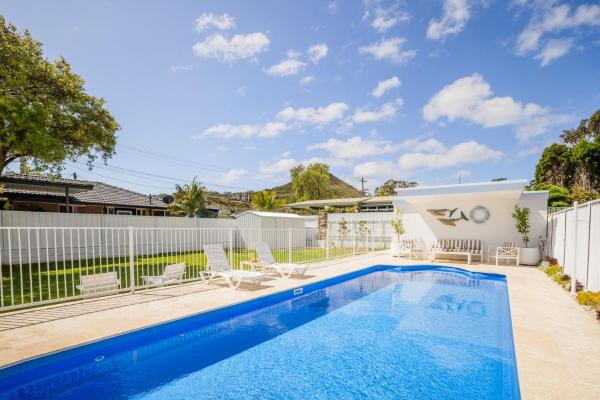 Shoal Shack 72, 72 Tomaree Rd - Pool, Pet Friendly, Wi-fi, Air Con, Linen - Nelson Bay