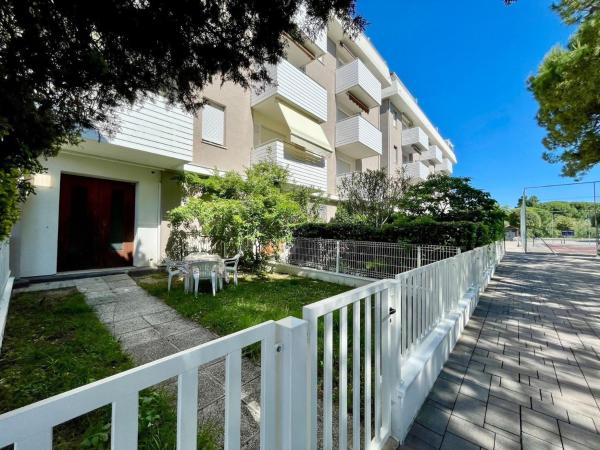 Relax And Enjoy A Garden And Pool - Caorle