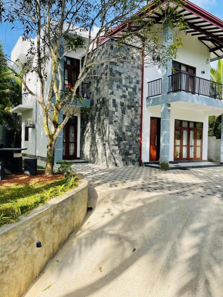 Upper Stone Bungalow - Bentota