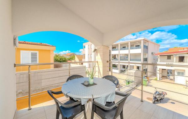 Gorgeous Apartment In Vir With Wifi - Nin