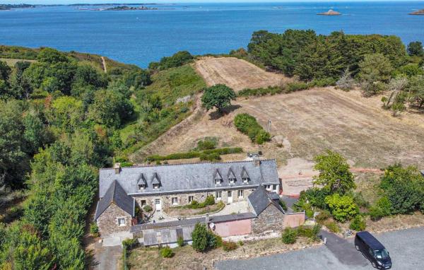 Beach Front Home In Plouezec - Brittany