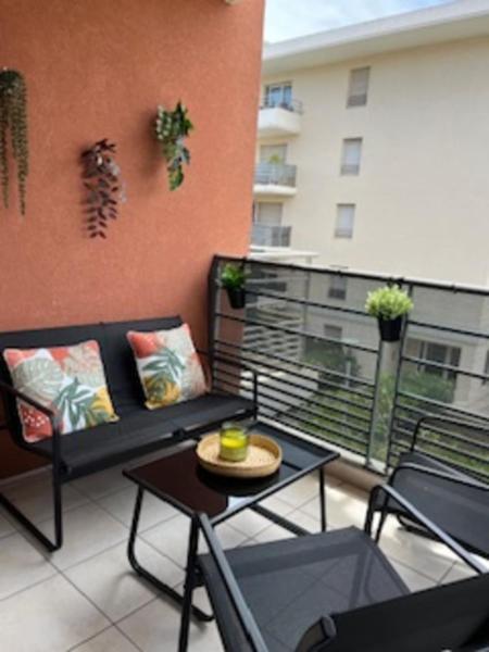 Charming Apartment With 2 Balconies - Antibes