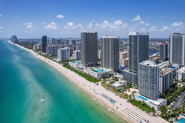 Ocean Wind - Luxury Beachfront Condo With Pool & Gym - Dania Beach, FL