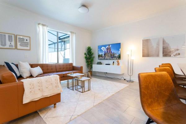 Stylish & Fun Retreat Pool Themed Rooms - Kissimmee