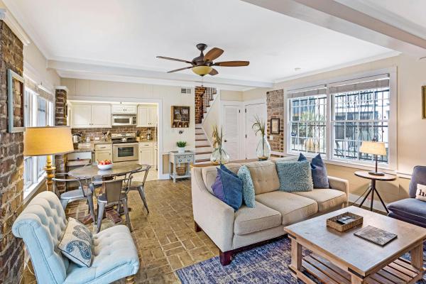 Charlton House By Lucky Savannah - Savannah, GA