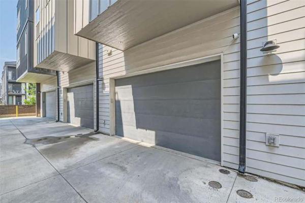 2 Bedroom Townhome With Rooftop Patio & Scenic Views - Denver, CO