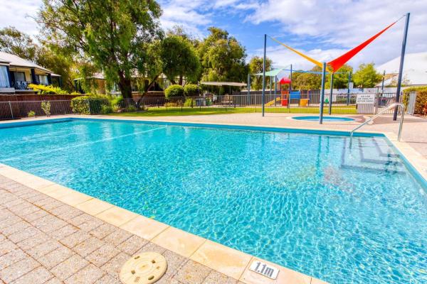 Escape To 57 At Cape View Resort - Broadwater