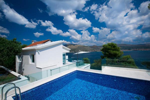 Seaside Family Friendly House With A Swimming Pool Okrug Donji, Ciovo - 17587 - Trogir