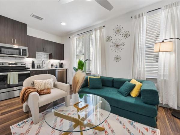 Peaceful Hideaway With Pool, Gym & Ev Charger - Carrollton, TX