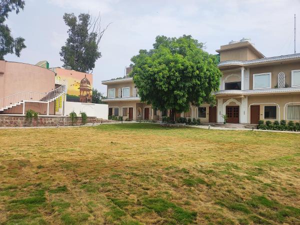 Kadamb Kuteer Vrindavan - Vrindavan