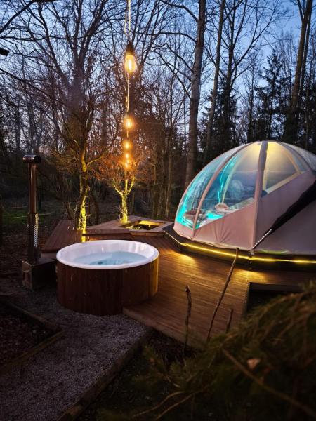 Out & Lodge, Wigwam - 