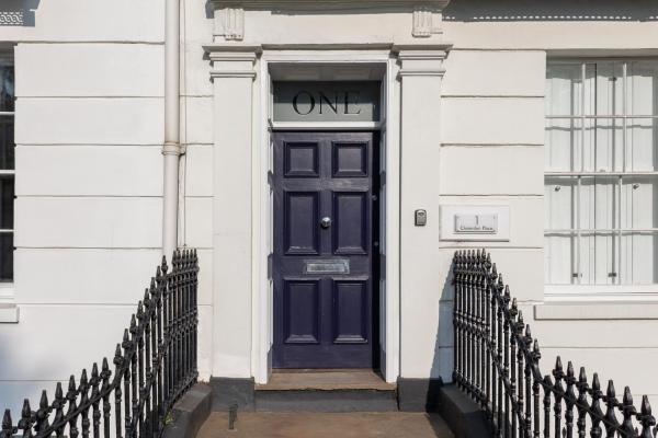 Stylish 5-bed Townhouse In Prime Leamington Spa - Warwick