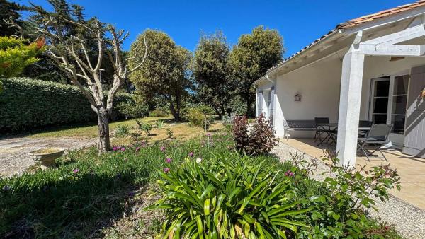 Superbe Villa De Plain-pied Avec Parking Et Jardin - Rivedoux-Plage