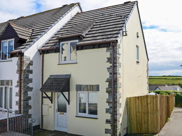 The Yellow House - Polzeath Beach