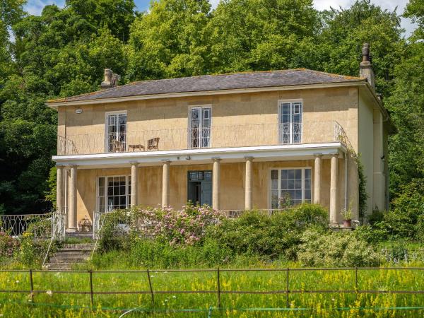 Henge Estate - United Kingdom