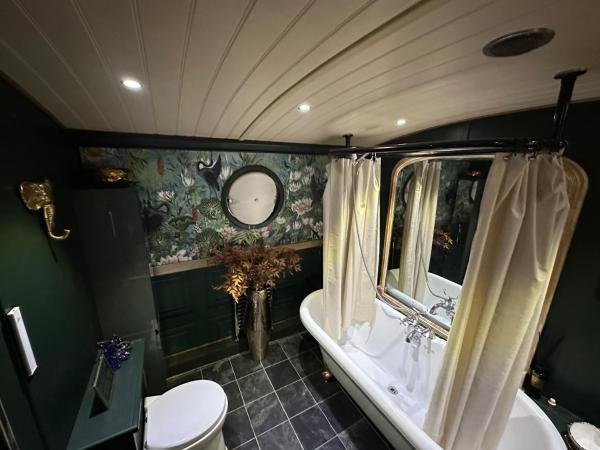 Selene Unique Luxury Houseboat Experience - Staines-upon-Thames