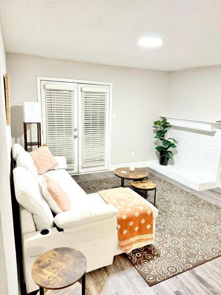 Quiet Quarter 1br1ba By Dallas North Tollway And Med - Carrollton, TX