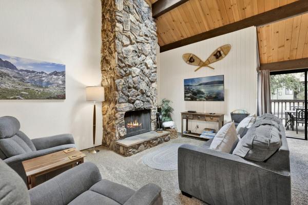Switzerland Summit Condo- Cozy Base Camp Resort Chalet- Walk To Ski Lifts + Hiking - Big Bear Lake, CA