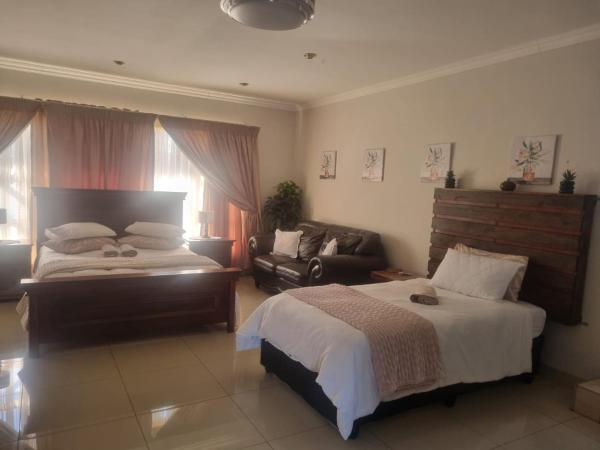 Villa Caramia Guest Lodge - Jan Kempdorp