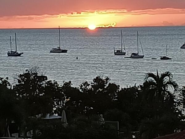 Studio Vue Mer, Plage, Bar-restaurant Accès Conditionné à La Piscine, Parking, Location De Voitures - Martinique