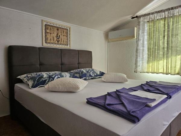 Ana & Stela - Karlobag