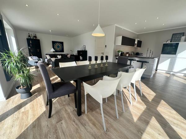 Wohnträume Große Dhh Aus 2024 - 160 M2- Bis 7 Personen - 2 Bäder - Sehr Ruhig - Nahe Zentrum - Neumünster