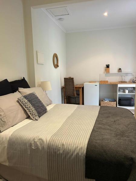Lord Street Central Room 1 - Port Campbell
