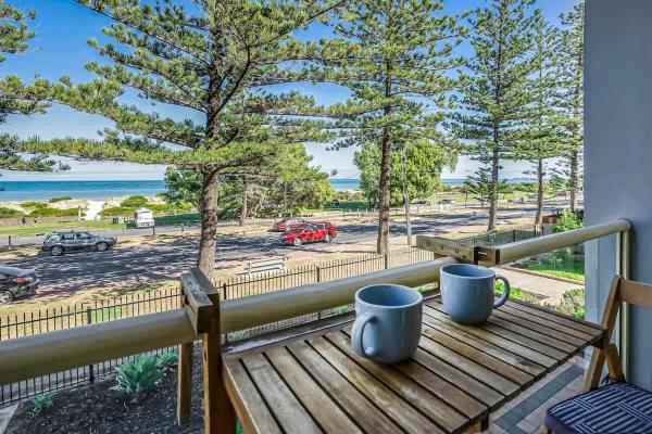 Beachfront Self Contained Upstairs Apartment - Adelaide
