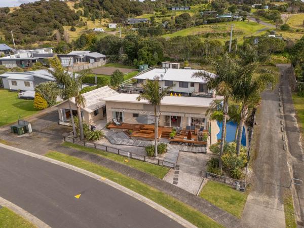 Family Tides Retreat - Whangapoua Holiday Home - Coromandel