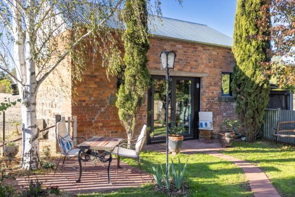 Berry Stable - Restored Barn, Taradale - Castlemaine