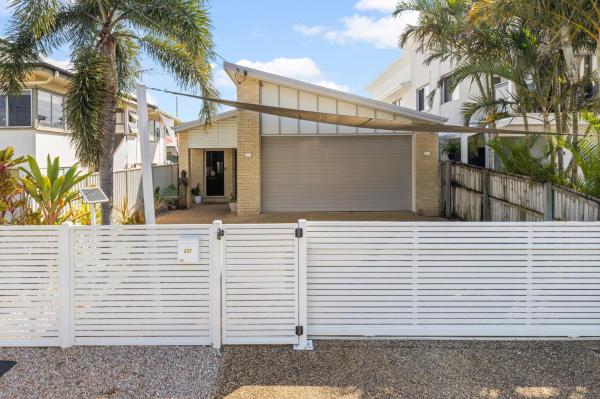 Poolside Escape Scarborough - Redcliffe